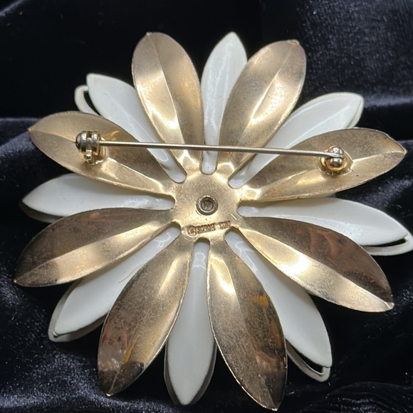 Sarah Coventry | Jewelry | Vintage Sarah Cov Water Lilly Metal Flower ...
